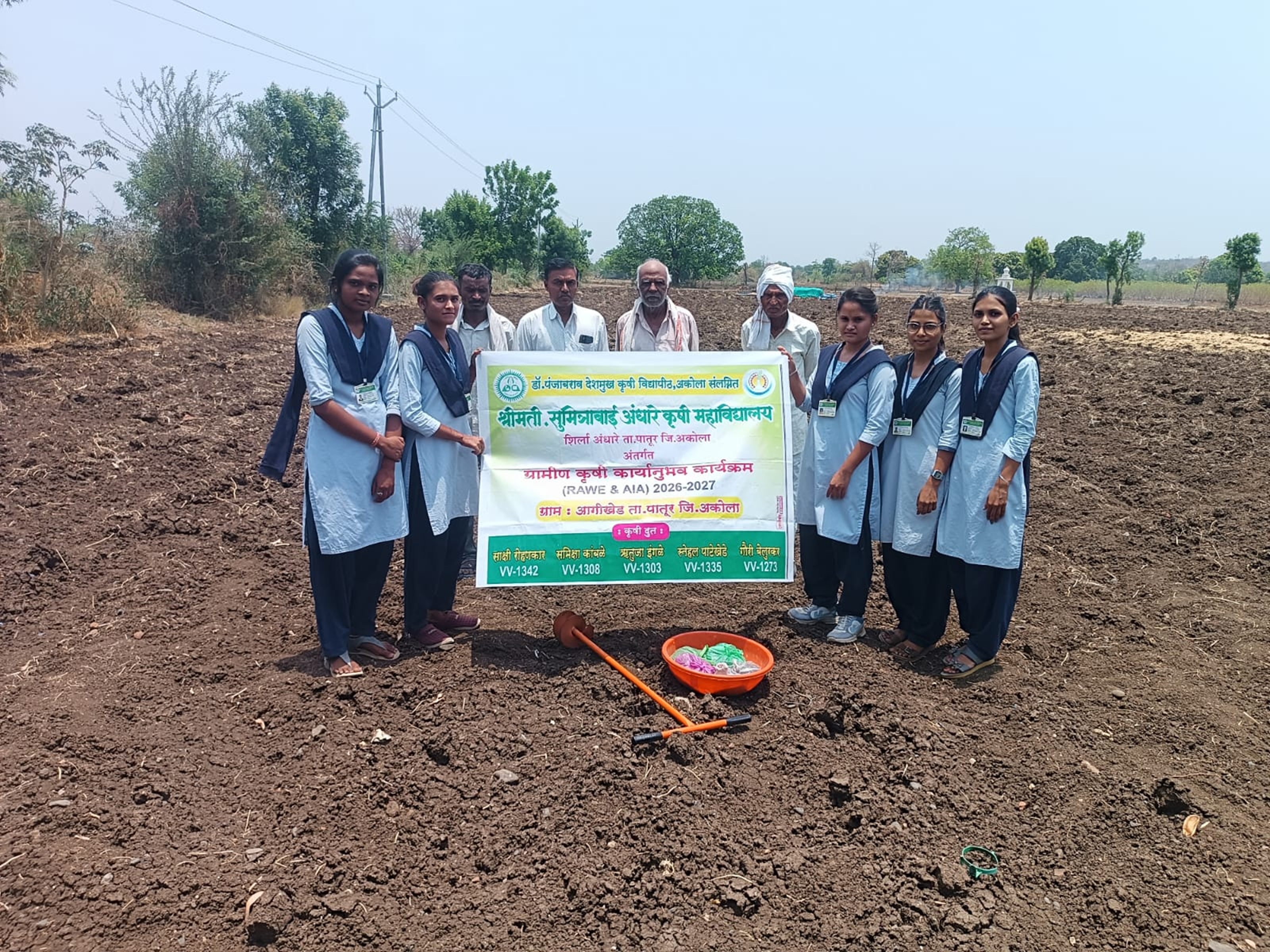 Soil testing lessons given in Agikhed, scientific method of taking soil ...