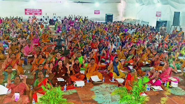 Many people attend Gajanan Maharaj Vijaygranth Mahaparayan ceremony ...