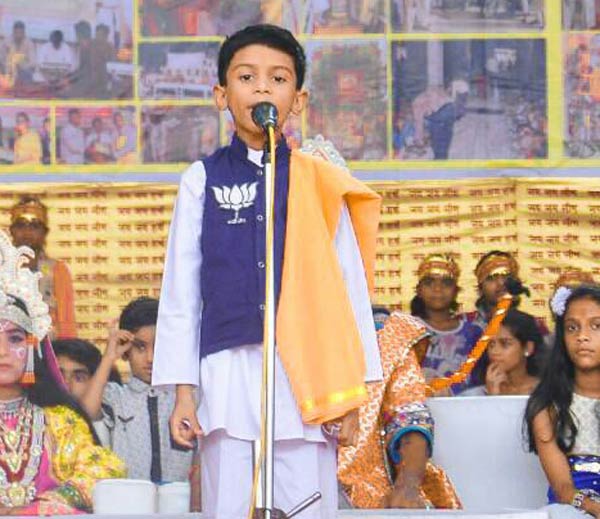 Ahmedabad: Aarav Nayak know as Chhota Modi | મોદી સ્ટાઇલમાં કરે છે ભાષણ ...