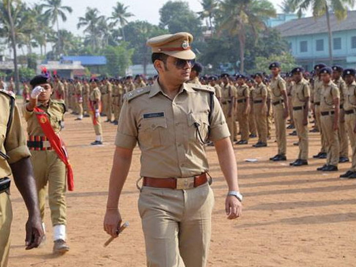 read about dabang ips officer yatish chandra who stopped central ...