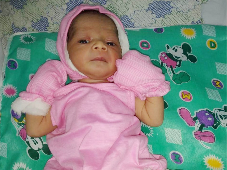 New Born Baby Caught From Wasted Dustbin In Mehsana | માની આ તે કેવી ...