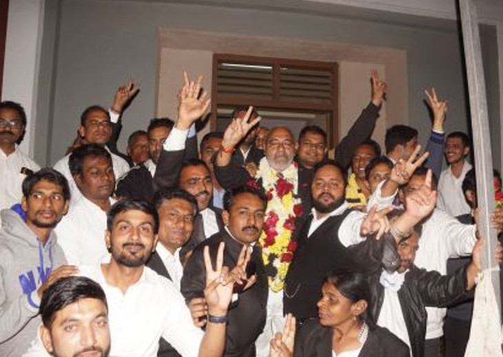 Advocate Nalin Patel defeated by 376 votes, Hashmukh Bhatt new ...
