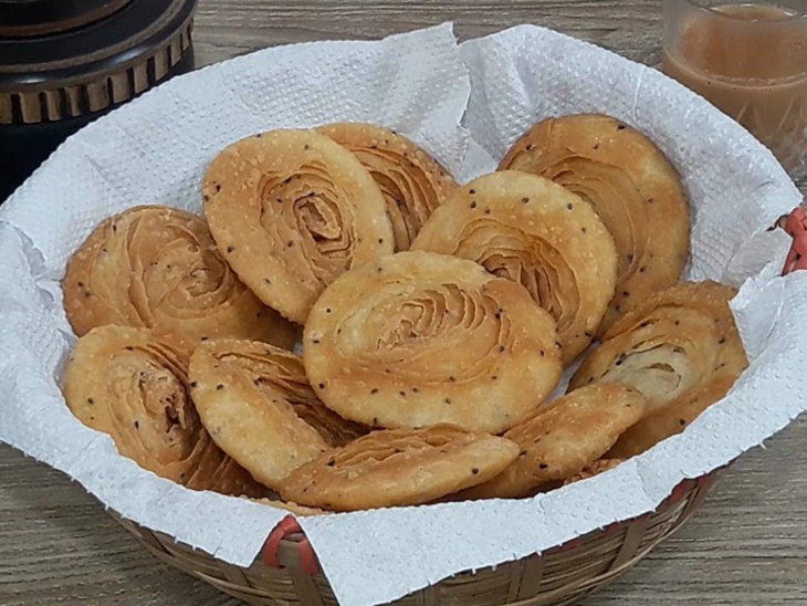 Try delicious and crispy Puff Puri recipe with lots of Layers | રેસિપી ...