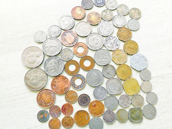 4 aana and 2 aana coins were the same as today's 1 rupee