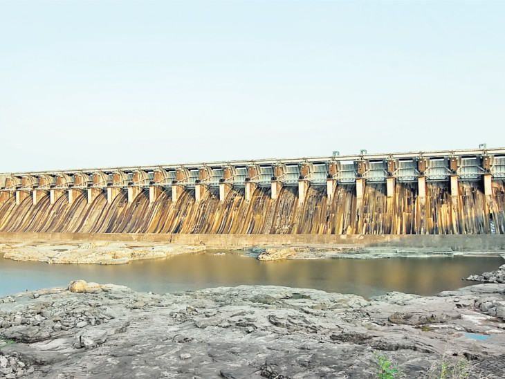 On the upstream rain, Ukai dam surface reached 2 feet in the week ...