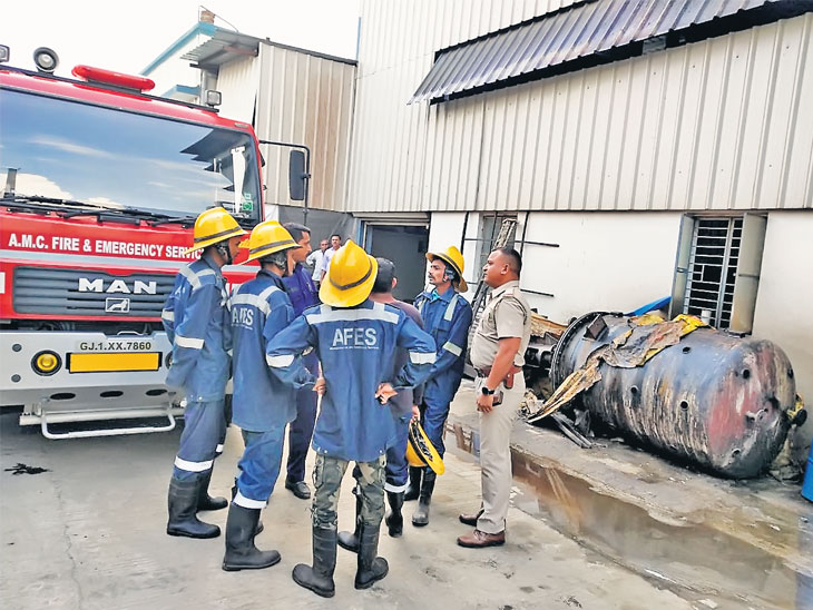 A huge fire engulfed 8 firefighters in a chemical company in Changodar ...