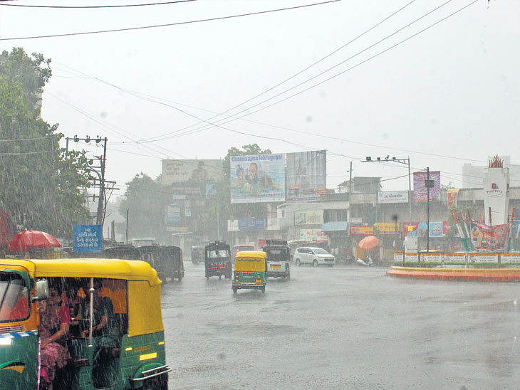 After waiting, rainfall in nadiad district | રાહ જોવડાવ્યા બાદ આખરે ...