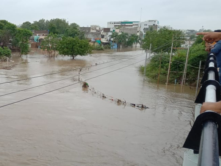 heavy rains Gujarat, 15 in Barwala, 13 in Mahudha-Dhanduka and 12 ...