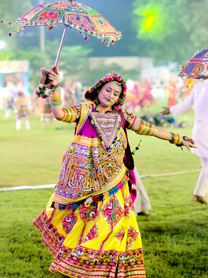 players playing garba very gracefully on forth day | ચોથે નોરતે ...