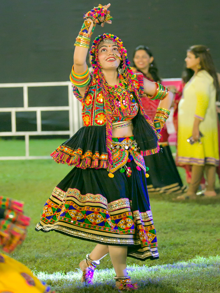 players playing garba very gracefully on forth day | ચોથે નોરતે ...