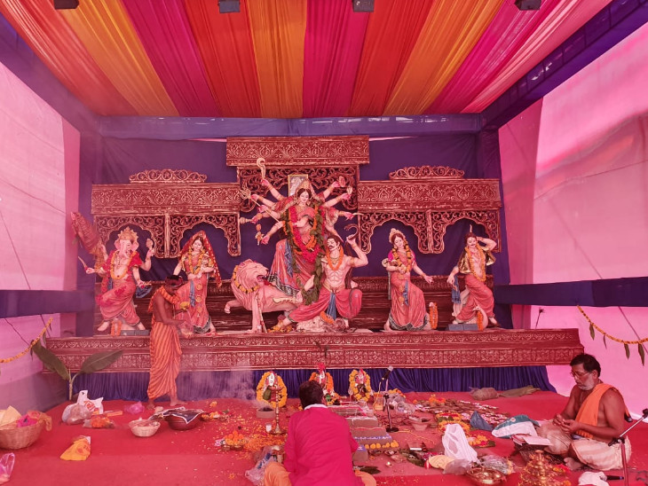 Durga puja by devotees of odia community in vadodara | ઉડીયા સમાજે ...
