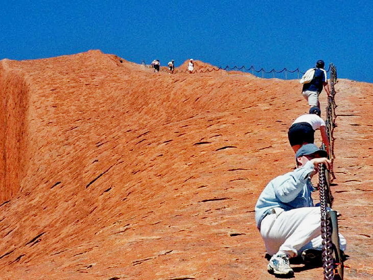 Uluru Rock is open to tourists for the last time | ઉલુરુ રોક છેલ્લી વખત ...