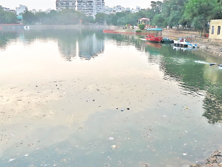 Vastrapur lake is filled with sewage treated water | વસ્ત્રાપુર તળાવ ...