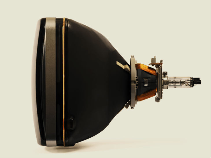 The first TV made of cardboard and fan motor in 1924, the first news ...