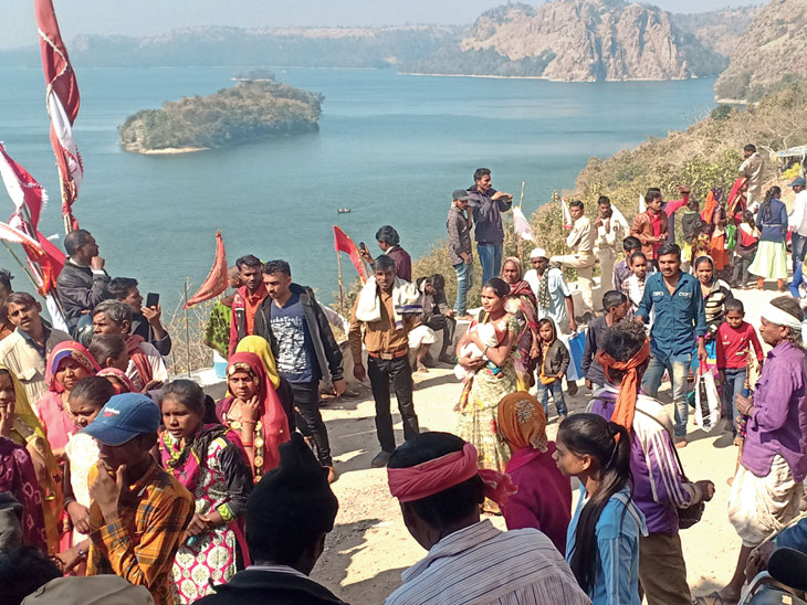 Thousands of devotees flock to Kadana's Nadinath Mahadev Mahipunam Fair