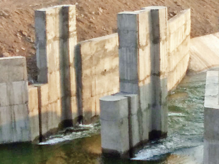 Karjan Canal Gate Remains Despite Leaking Water, Contractor's Bend ...