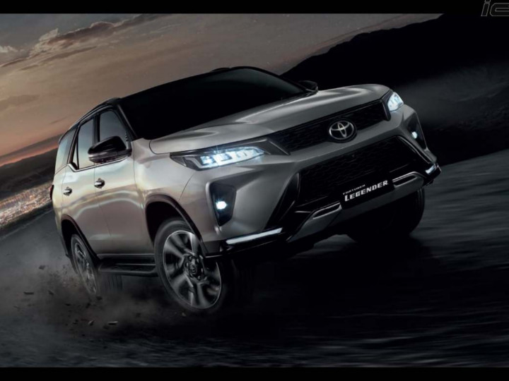 New Toyota Fortuner Facelift Showcased as Fortuner Legender, Car ...