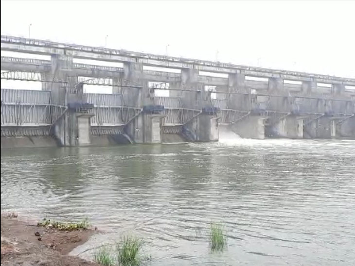 One gate of Machchu 3 dam opened one and half feet, 3.10 feet new water ...