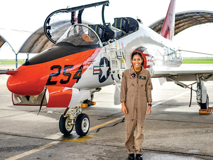 Madeleine, the first black female fighter pilot in the US Navy's air ...