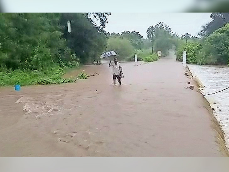 Doswada dam on Mindhola river in Songadh taluka overflowed due to heavy rains | ડેમ ઓવરફ્લો ...