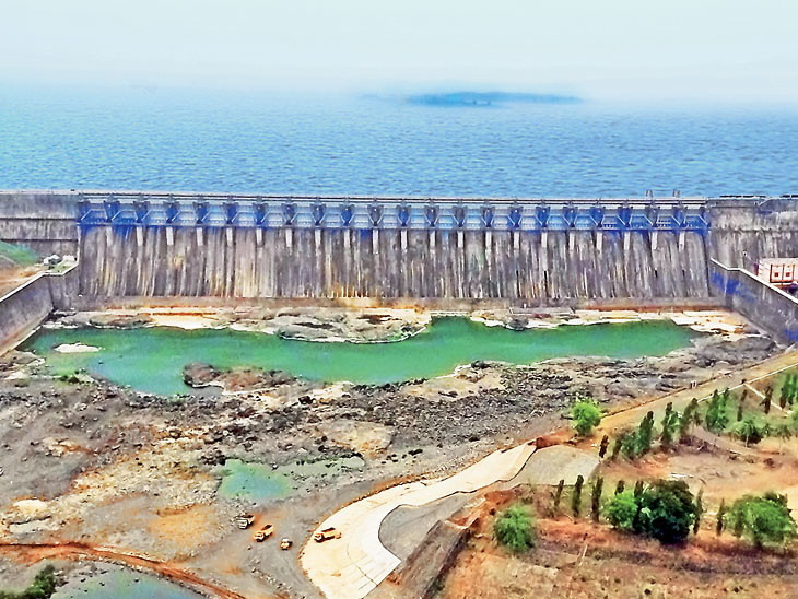 South gujarat rain, 7 in Mandvi, Dolwan, Waghai, 4 inches of rain in Vansada, Doswada dam ...