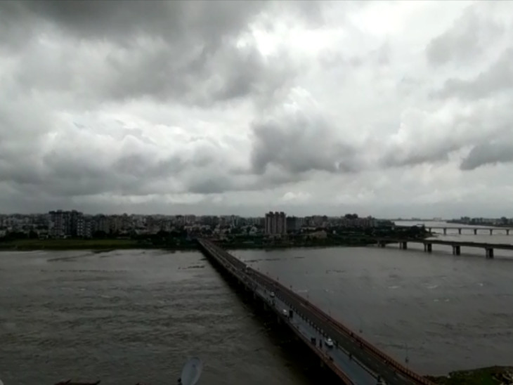 South gujarat rain, 7 in Mandvi, Dolwan, Waghai, 4 inches of rain in ...