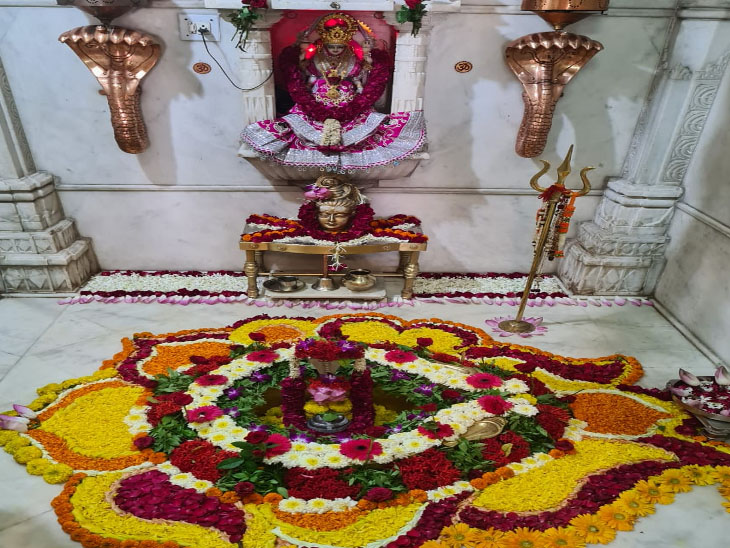 On the last day of Shravan, the city's Shivling is decorated with ...