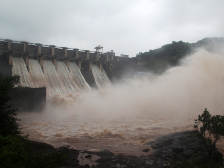 5 gates of Karjan Dam opened and 44 thousand cusecs of water released ...