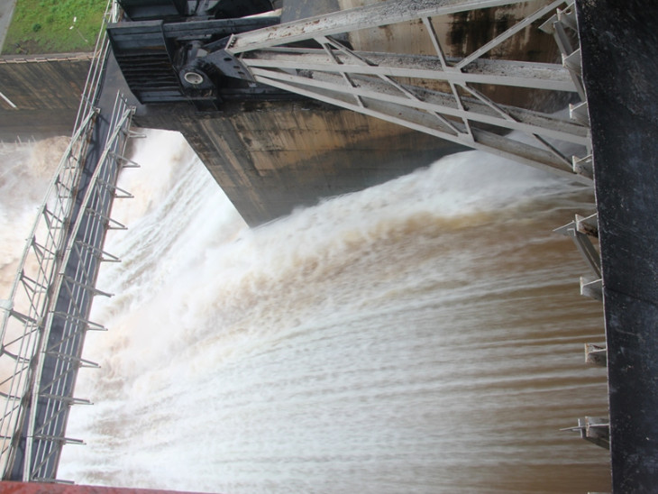 5 gates of Karjan Dam opened and 44 thousand cusecs of water released ...