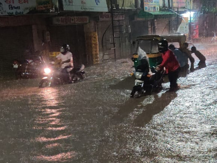 Late night light rain in eastern part of the city, devotees bid ...