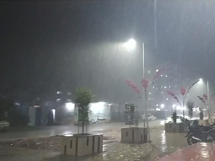 Late night light rain in eastern part of the city, devotees bid ...