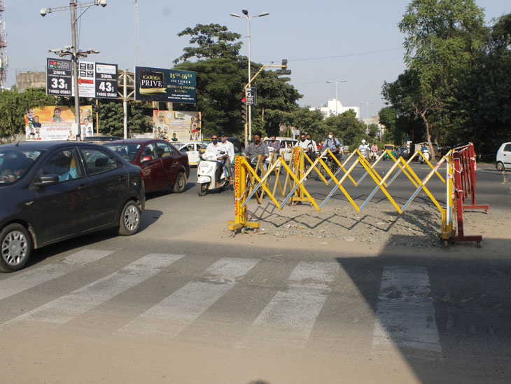 Use of barricades to barricade pits, not to control traffic, just a ...