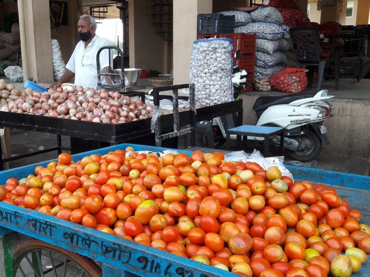 Onion prices in Vapi make housewives cry Rs 100 per kg, vegetable ...