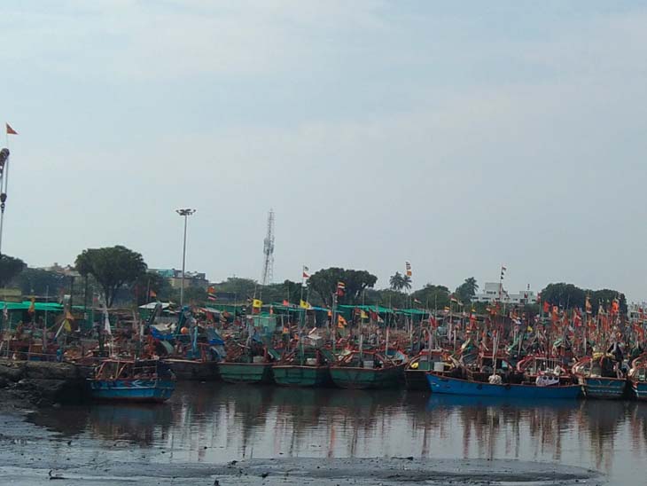 1,500 boats anchored at Veraval port and snatched the livelihood of ...
