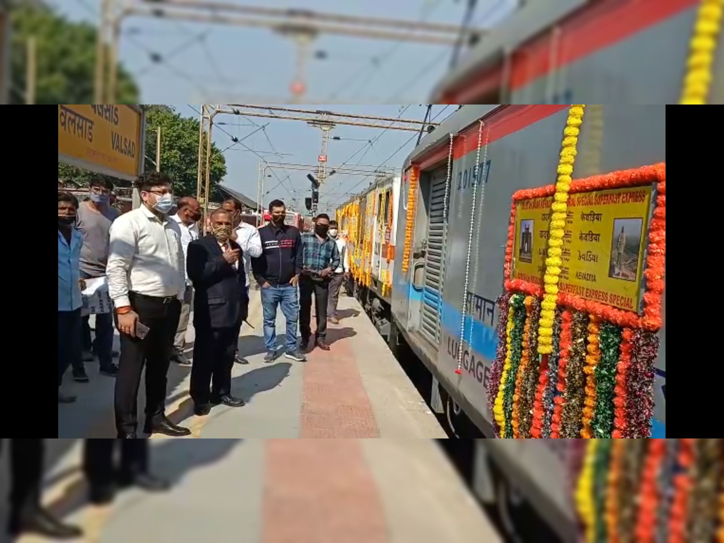 Dadar Kevadia train arrives in Valsad, 50 passengers book tickets ...