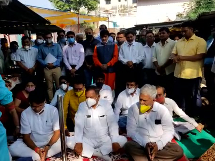 No social distance in the function of the development of Parnera Dungar ...