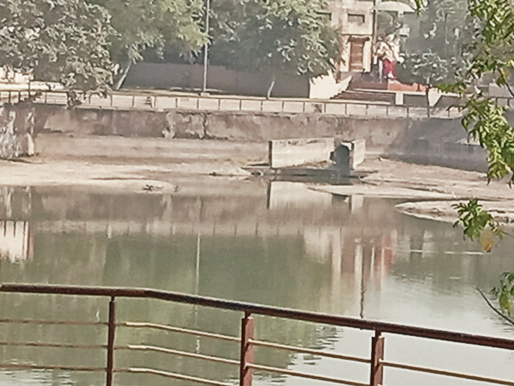 Dirt, a haunt of anti-social elements; Ghodasar lake built by Tourism ...