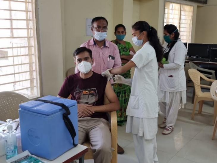 Halol province officials, including Halol court judges and their ...