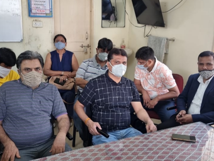 Halol province officials, including Halol court judges and their ...