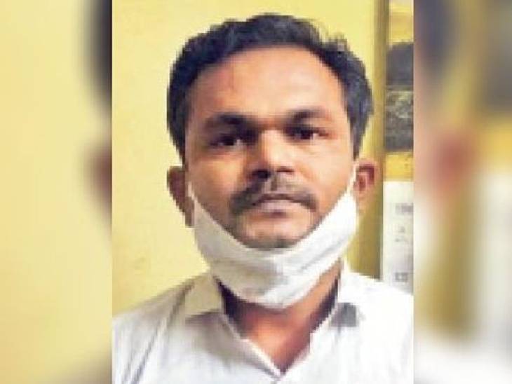 Rajasthan Revenue Inspector Parbat Singh Caught Taking Cash Rs One Lakh ...