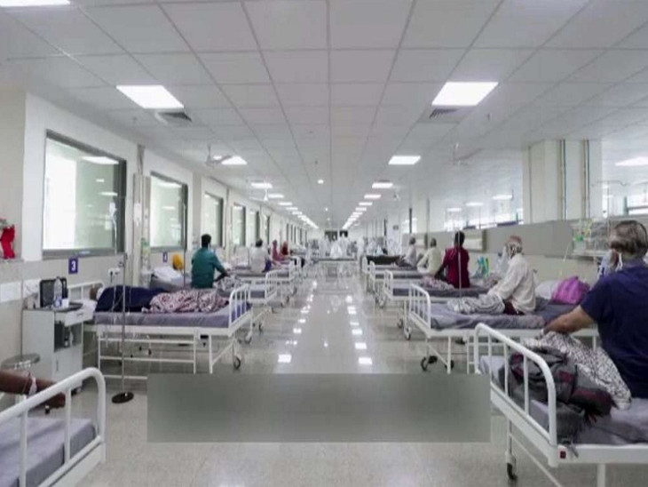 Bed Housefull in rajkot civil hospital and patient's realative and ...