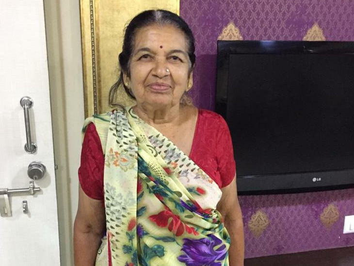 Doshi Hospital in Rajkot handed over the body of an old man who died ...