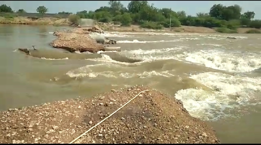 The bridge between Sauka and Limbdi broke when two gates of Vadod Dam ...