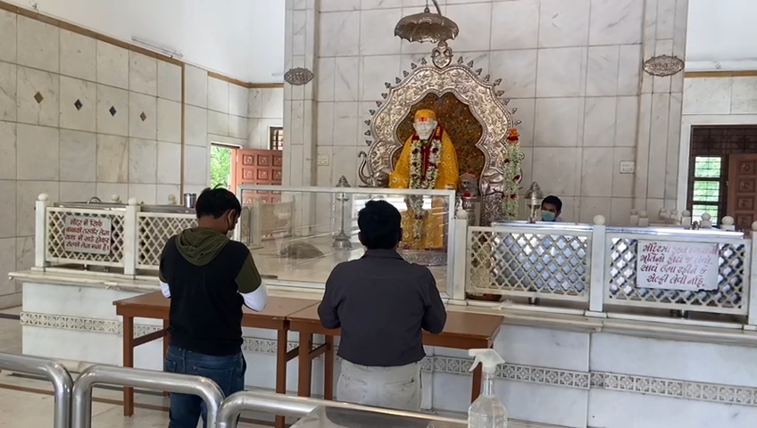 Devotees visited all the temples of Valsad, including the famous Sai ...