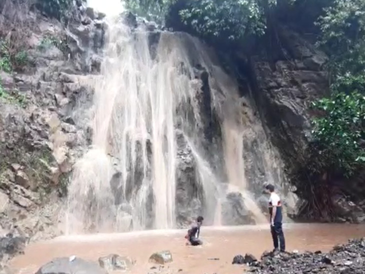 Following heavy rains in Chhotaudepur, tourists flocked to Dharsimel ...