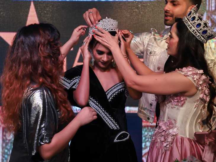 Surati girl wins 'Miss Teen India', crowned at age 16 in Agra