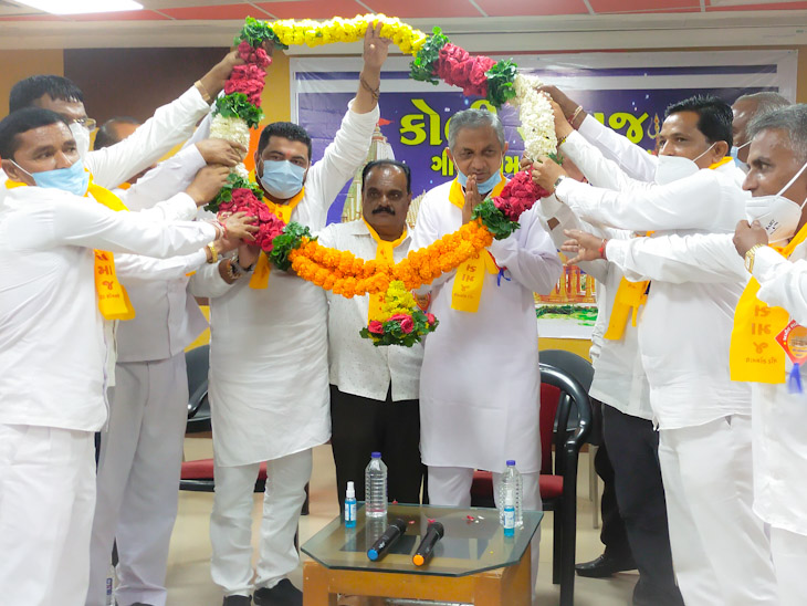 A meeting of Koli Samaj was held in the company of Somnath Mahadev, a ...