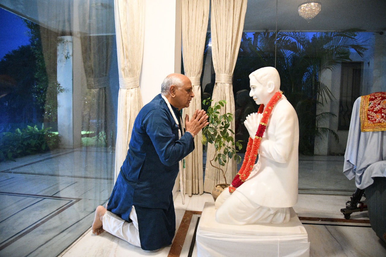 Newly appointed Chief Minister Bhupendra Patel took the blessings of ...