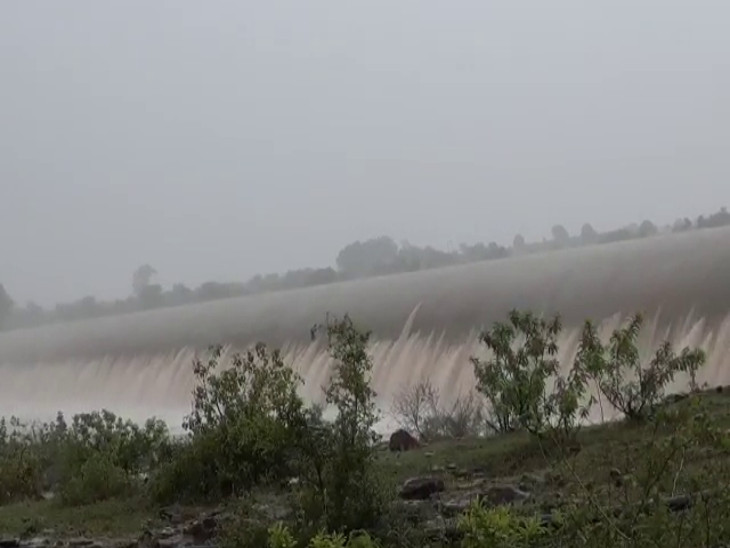 10.5 inches rain in Rajkot, Nyari 1 dam overflow | જળ સંકટ દૂર ...