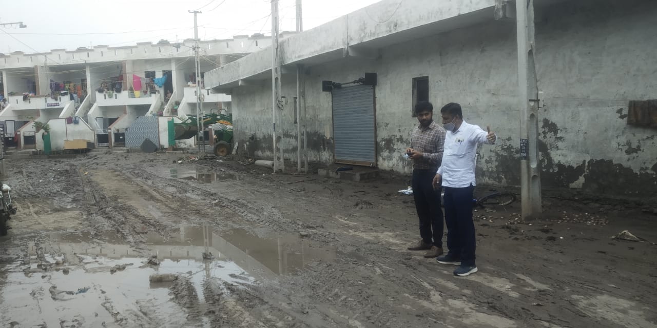 A clean-up operation was carried out in the flood-hit areas in Jamnagar ...